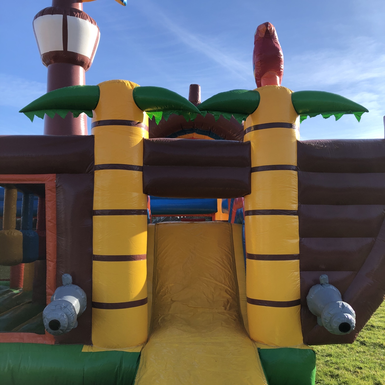 Springkussen Piratenboot XXL Multiplay - AR Feestverhuur